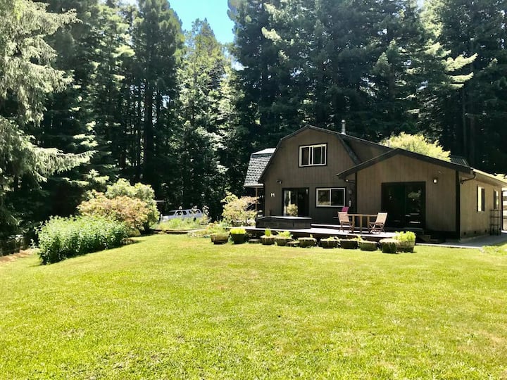 The Barn: Family And Artist Retreat With Hot Tub - Trinidad, CA