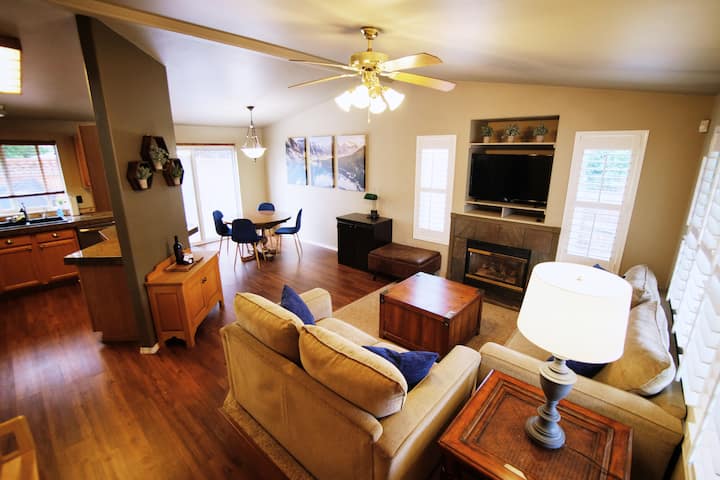 Cozy 3-bedroom Home W/fireplace And Outdoor Patio - 벤드