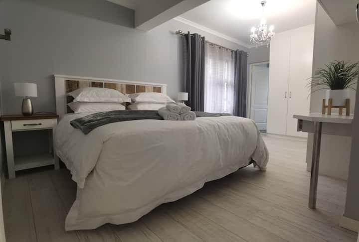 Lovely One Bedroom Apartment - Despatch