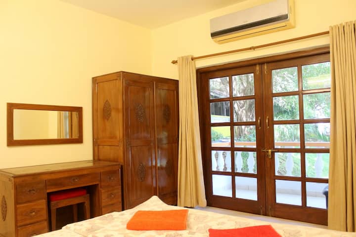 Comfortable 1bhk - 5 Min Drive To Candolim Beach - Goa