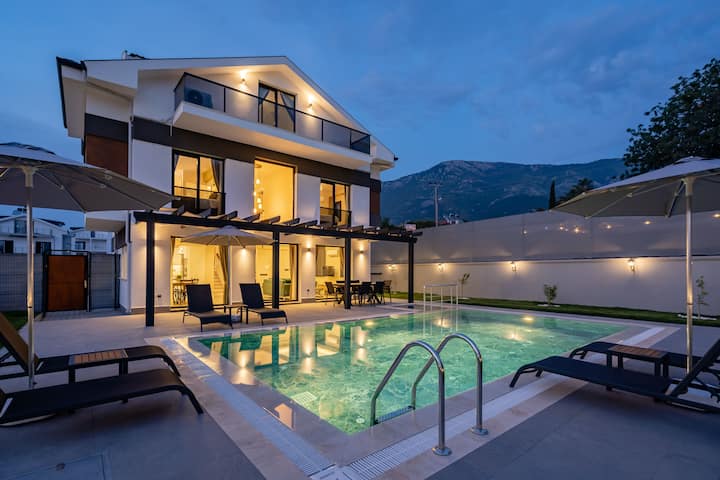 Fethiye ÖLüdeniz'de 6 Kişilik Jakuzili Lüks Villa - Ölüdeniz