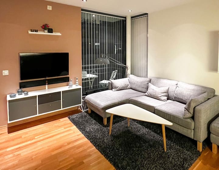 Koselig Og Praktisk Leilighet Med Garasjeplass - Ålesunds