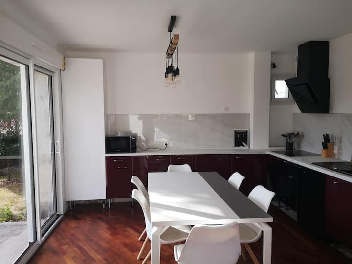 Agréable Maison De Ville Avec Parking Gratuit - La Roche-sur-Yon