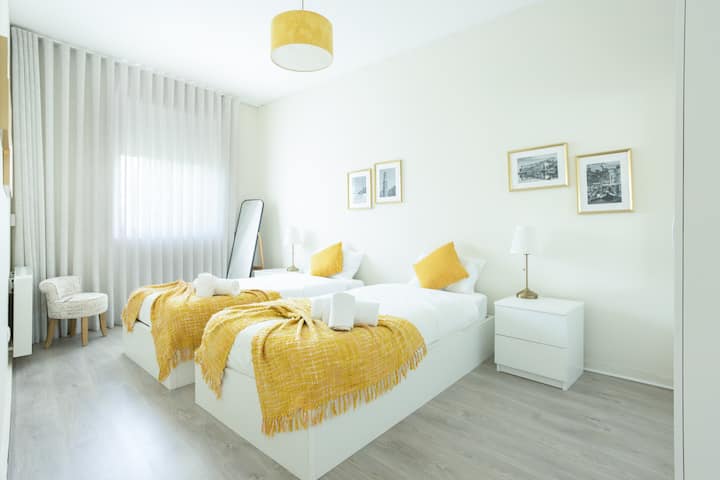 Bright & Beautiful 4 Bedroom Apartment In Porto - Porto
