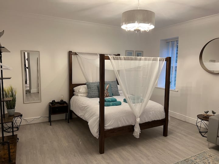 Large Three Bed Two Bath Flat In Central Torquay - Torquay