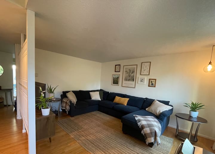 Spacious Townhome In Peaceful Forest Setting - Portland, OR