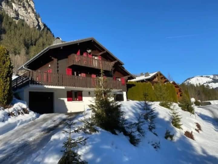 4-bedroom Chalet In Châtel With View - Châtel