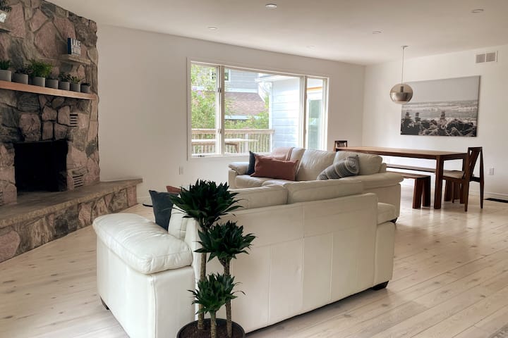 Newly Renovated Family Lake House - Sleeps 14 - Port Elgin