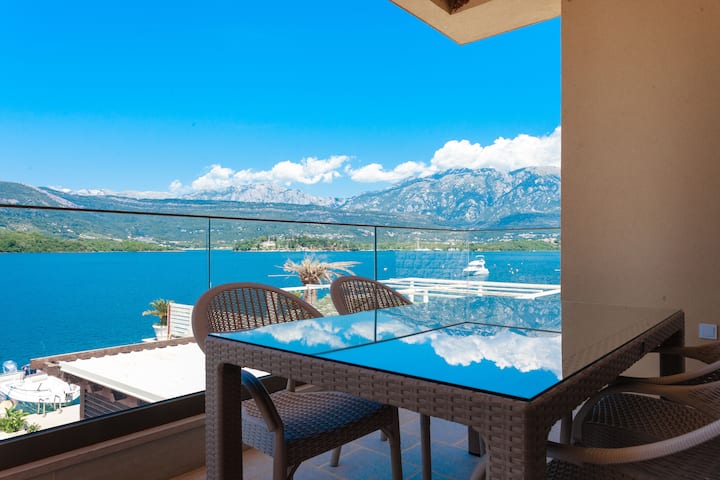 Seaside 3 Bdr Apartment - Step To The Water! - Karadağ