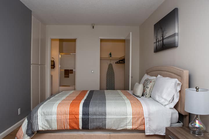 Lavish Hollywood Studio - Fully Furnished - Beverly Hills, CA