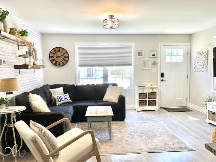 Updated 2 Bedroom Private House Near Beaches - Maine