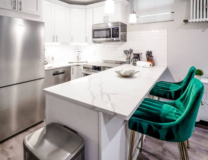 (Ka) Between Back Bay And Kenmore Square (Fenway)! - Boston, MA