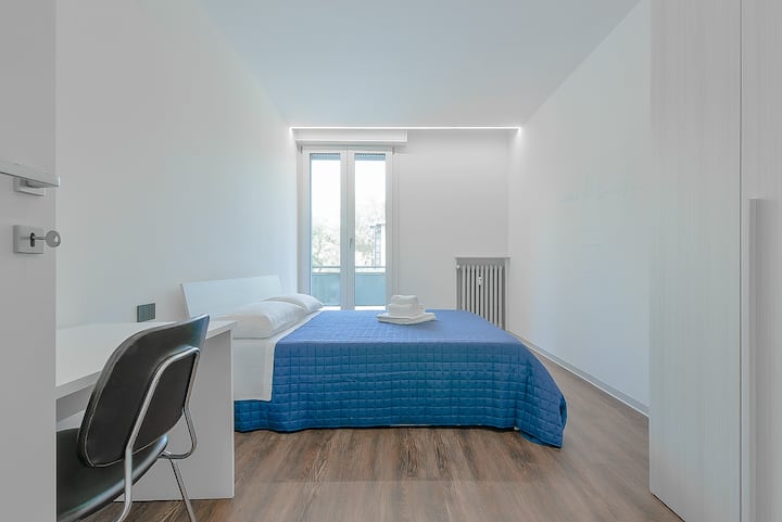 (Stanza 20mq) Ingresso Centro, Free Parking - Reggio Emilia