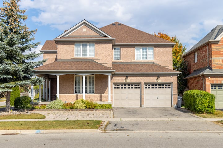 Churchill Meadows- 4br Detached Corner Home +Study - Milton