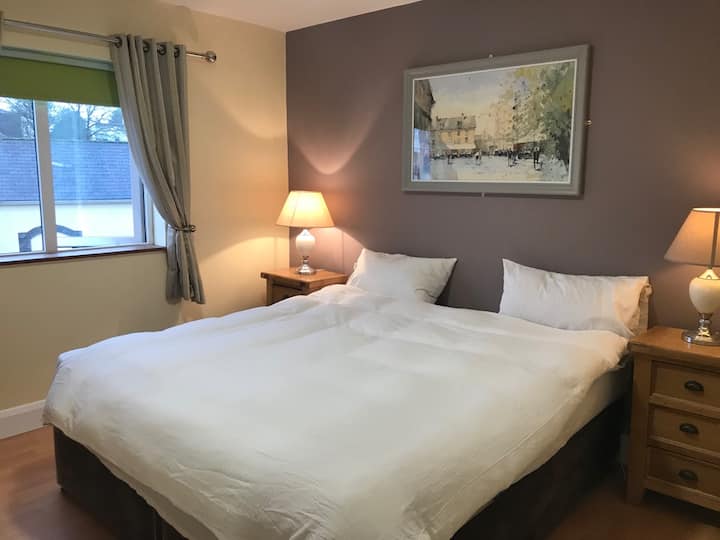 Modern House In Ideal Location - Leitrim Village