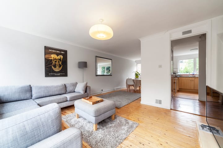 Bright Modern 5bdr House With Garden - London