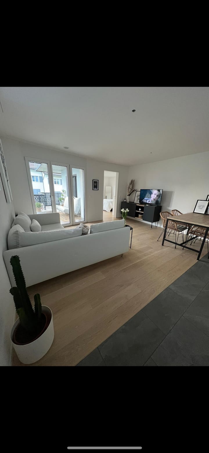 Schöne Hochwertige Wohnung Mit Gratis Garage - Aéroport de Zurich (ZRH)