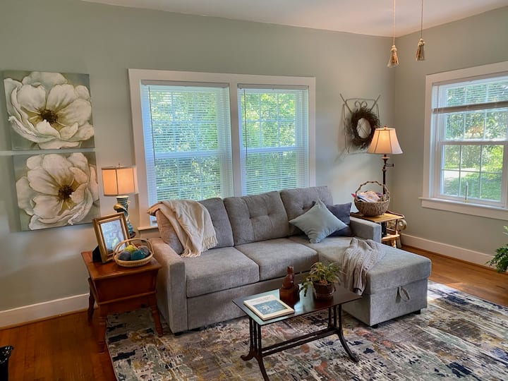 Camellia Cottage - Cheerful 1 Bdrm On Edge Of Town - Greensboro, AL