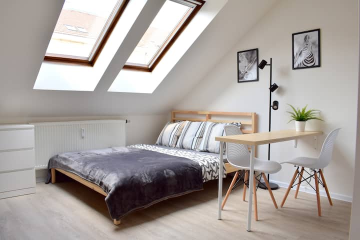 New Rooftop Airbnb With Ac - Praga