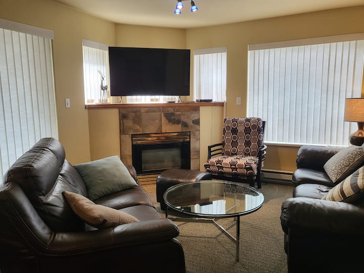 4 Bedroom Spacious Unit Walk To Lifts In Village - Whistler