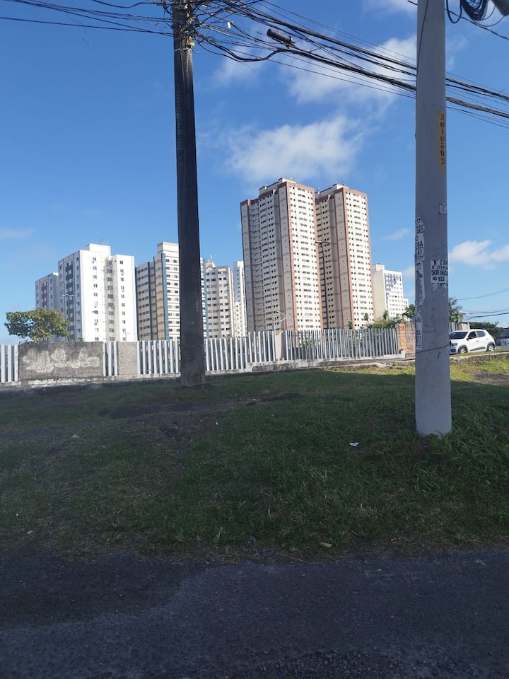 Apartamento Quarto Sala Ar Cozinha Area De Serviço - Salvador