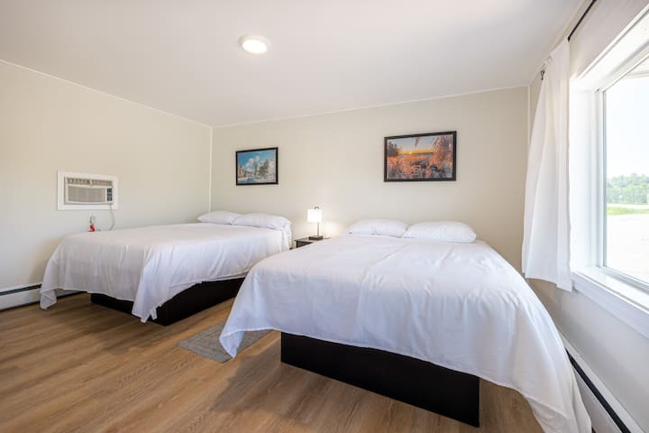 Room 21 - Motel 41 (*Newly Renovated) - Hotels for Rent in L'Anse ...