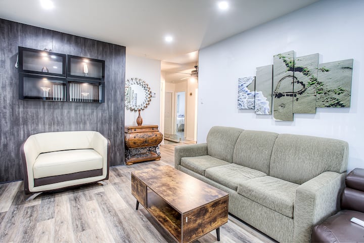 Magnificent 4br Apartment, Luxurious, Free Parking - Varennes