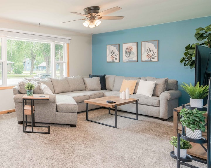 Spacious 4br Home Near Hospitals & Universities - Sioux Falls, SD
