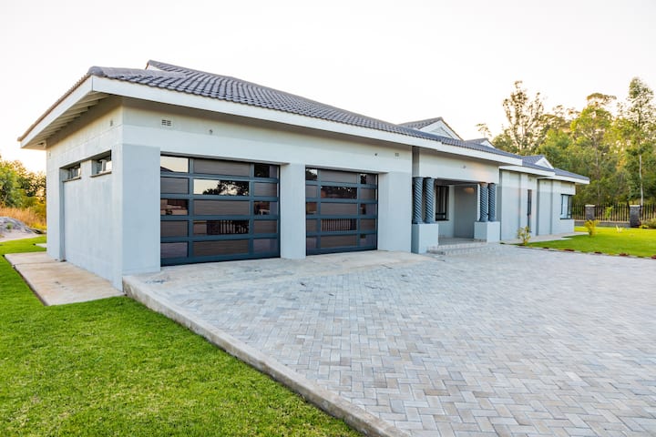 6-bedroom, 6-bathroom Villa In Harare - Zimbabwe