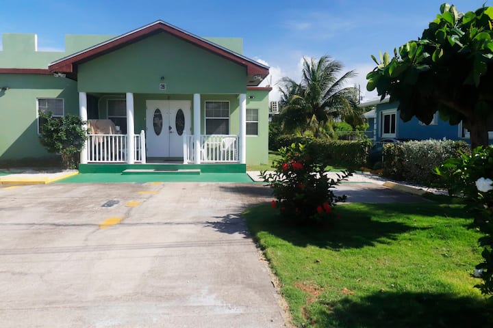 Cozy Studio Apartment Free Wi-fi Free Parking - Cayman Islands