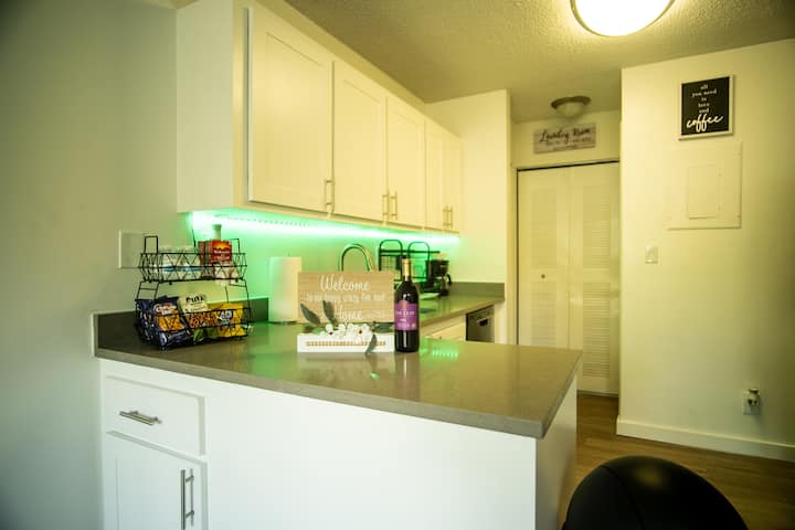 Luxurious Modern 2/2.5 Townhome Getaway - Sunrise, FL