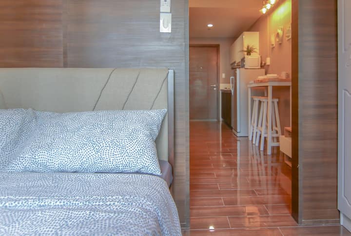 Central Makati 1br Air Residences W/ Netflix! - Makati