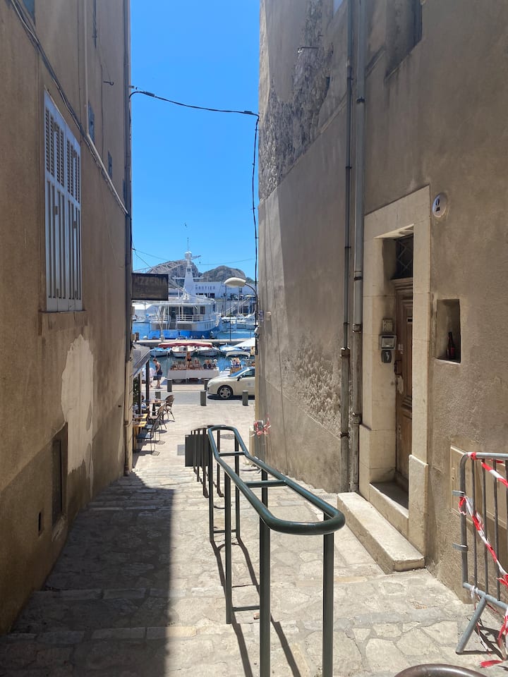 La Ciotat : Charmant T2 à 50 M Du Vieux Port - La Ciotat