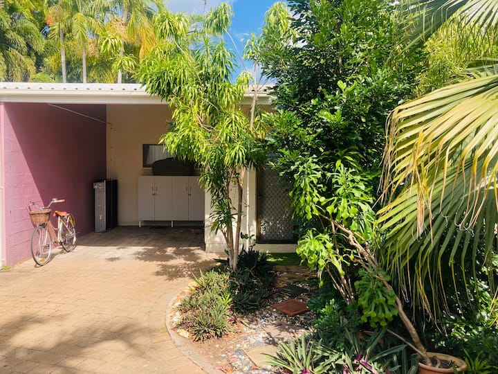 Lush And Relaxed Home In The Tropical Gardens - Darwin