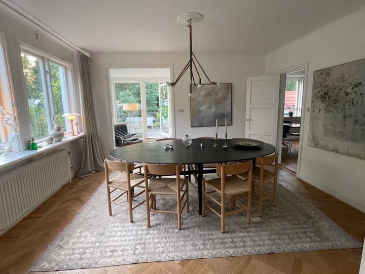 Nyrenoverad Villa Nära City Med Lummig Trädgård. - Stockholm