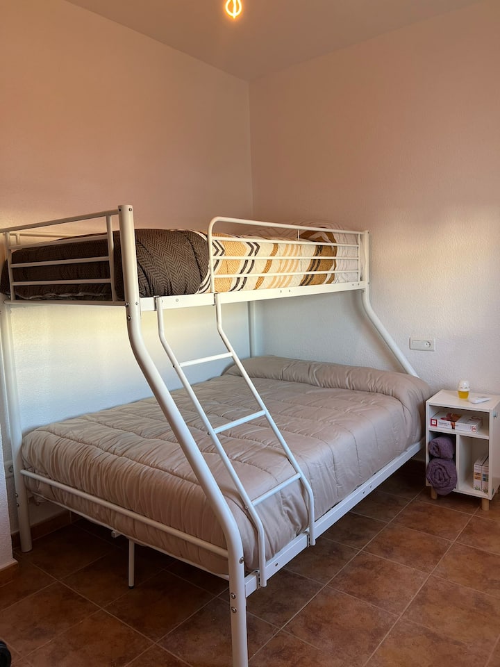 ¡Bonita Casa Adosada Con Una Ubicación úNica! - Villablanca