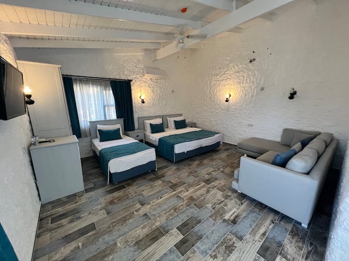 307 En üSt Kattaki Arka Tarafa  Bakan Odamız - Seferihisar