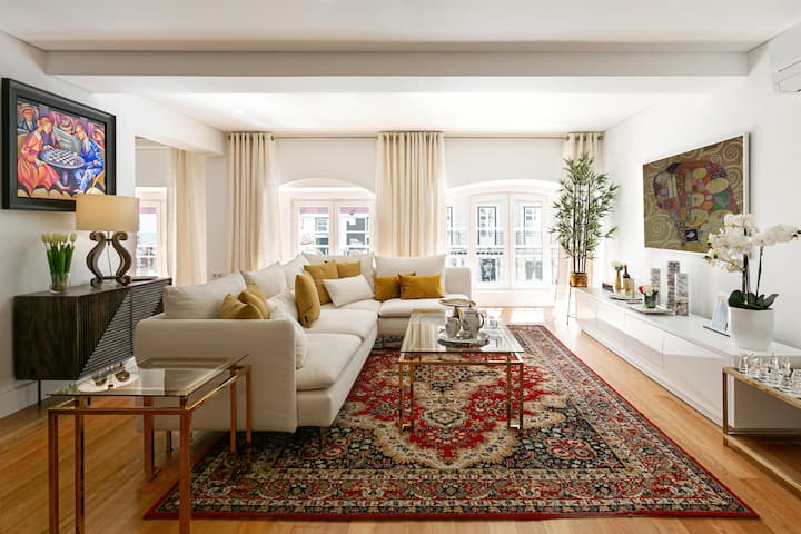 Champagne - Amazing 1 Bedroom Apartment In Chiado - Lisboa