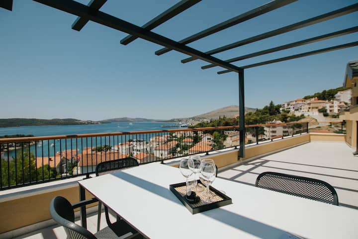 Oleander Urban 3-room Apt, Beach At 250 - Trogir