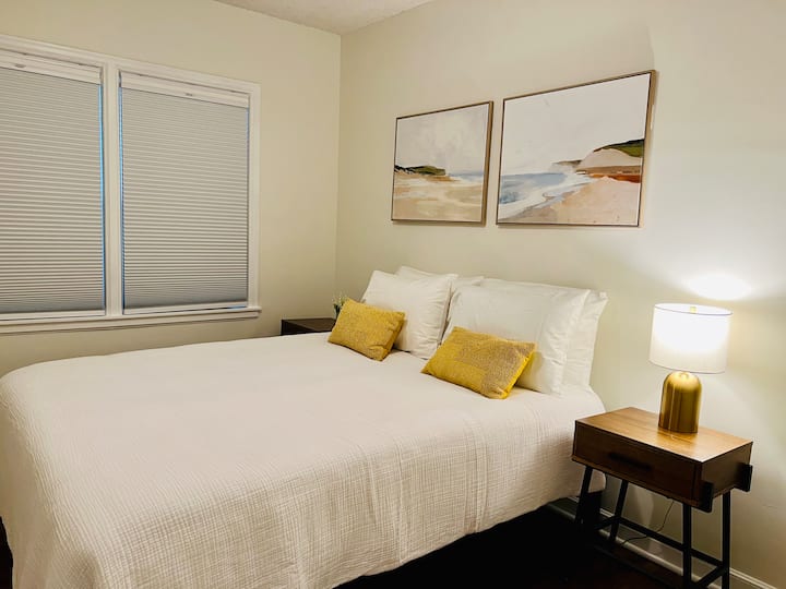 Linden Hills | Close To Lakes & Best Restaurants - Edina, MN