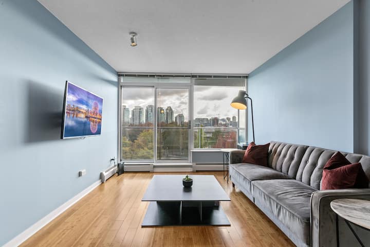 Spacious One Bedroom With Free Parking & Amenities - Vancouver