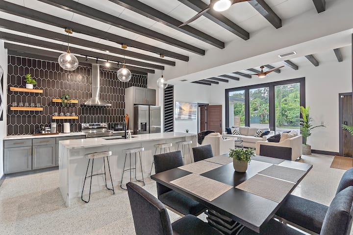 New Luxury 4/3 Home By Downtown, Beach & Keys - Sarasota