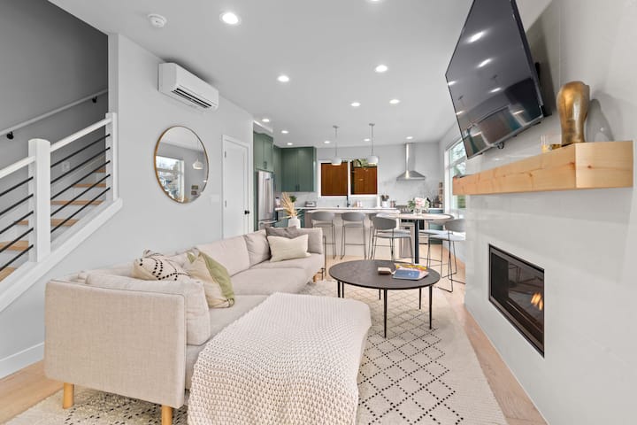 New Seattle Home | Walk To Restaurants | Rooftop - Seattle, WA