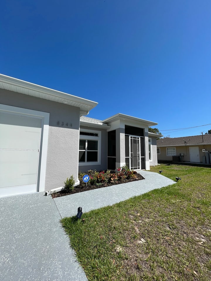 New! Beautiful Home In North Port! - North Port, FL
