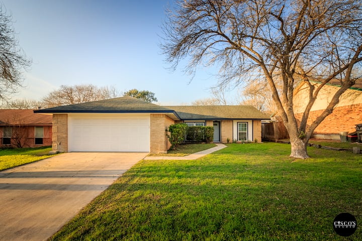 Charming Home. Between Sa And Atx. Chill And Relax - Marion, TX