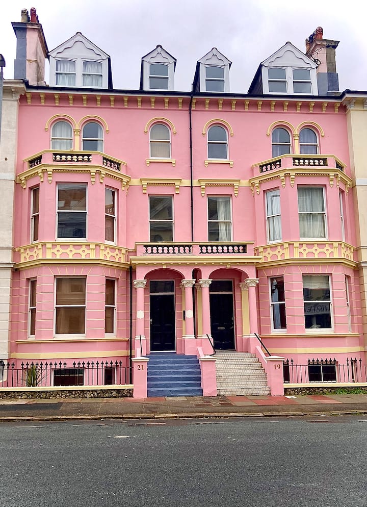 Huge Seafront Villa & Garden -"Burlington Palace" - Eastbourne