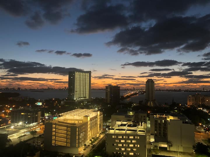 Amazing Family Vacation Condo In Midtown Miami - Miami, FL