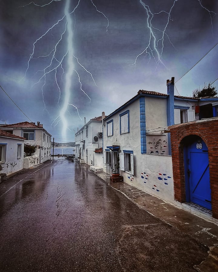 203 İSkele Manzaralı Balkonlu ÇAtı 1+1 Ev Pansiyon - Karaburun