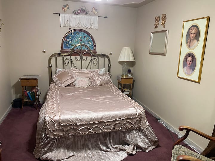 Welcoming Bed And Breakfast
Victorian Style House - Sonora, CA