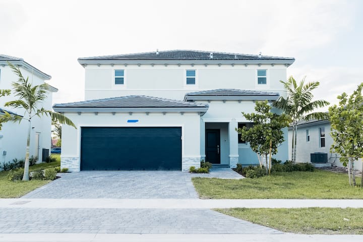 Chic Home With Private Pool Access - Everglades, FL